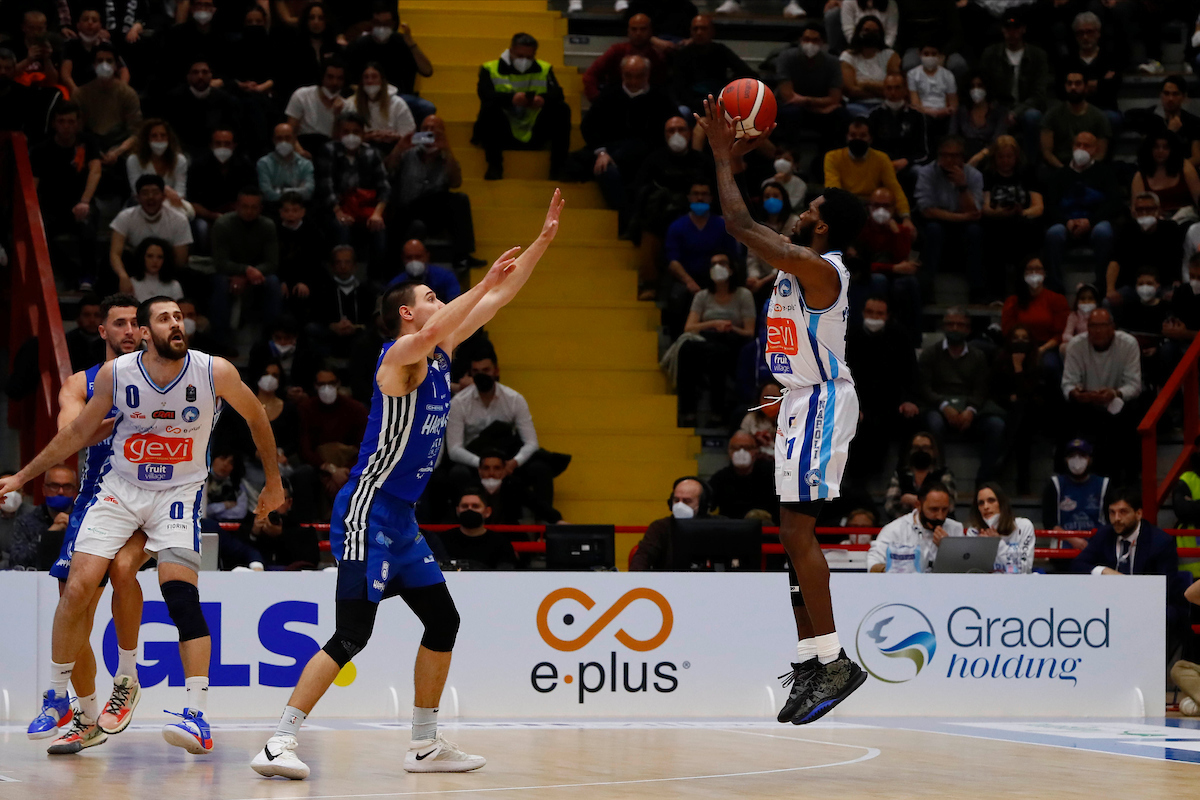 Napoli, rinnovo biennale per Jordan Parks - Basket Magazine